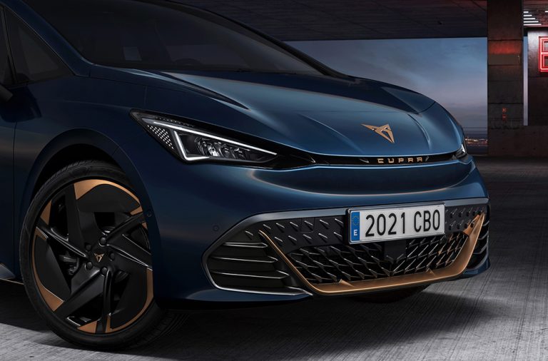 007 CUPRA BORN Aurora Blue low | MOTORVIZE.cz